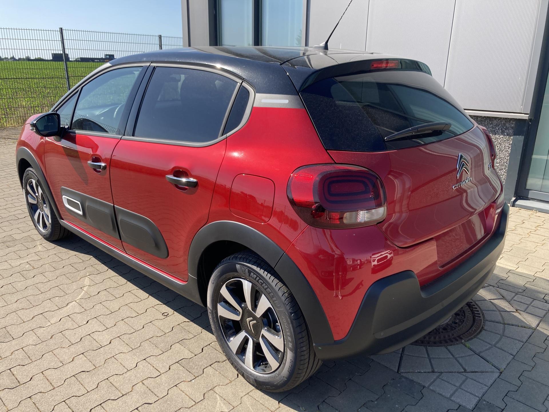 Citroën C3 Farbe: Rot-Metallic/Dach schwarz, Radio mit 7“-Farb-Touch ...