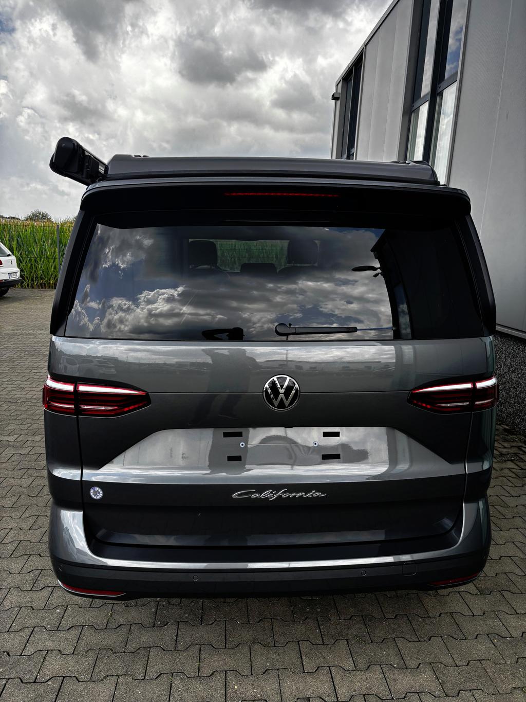 Volkswagen T7 California Beach Camper 1.5 eHybrid (Plug-In-Hybrid ...