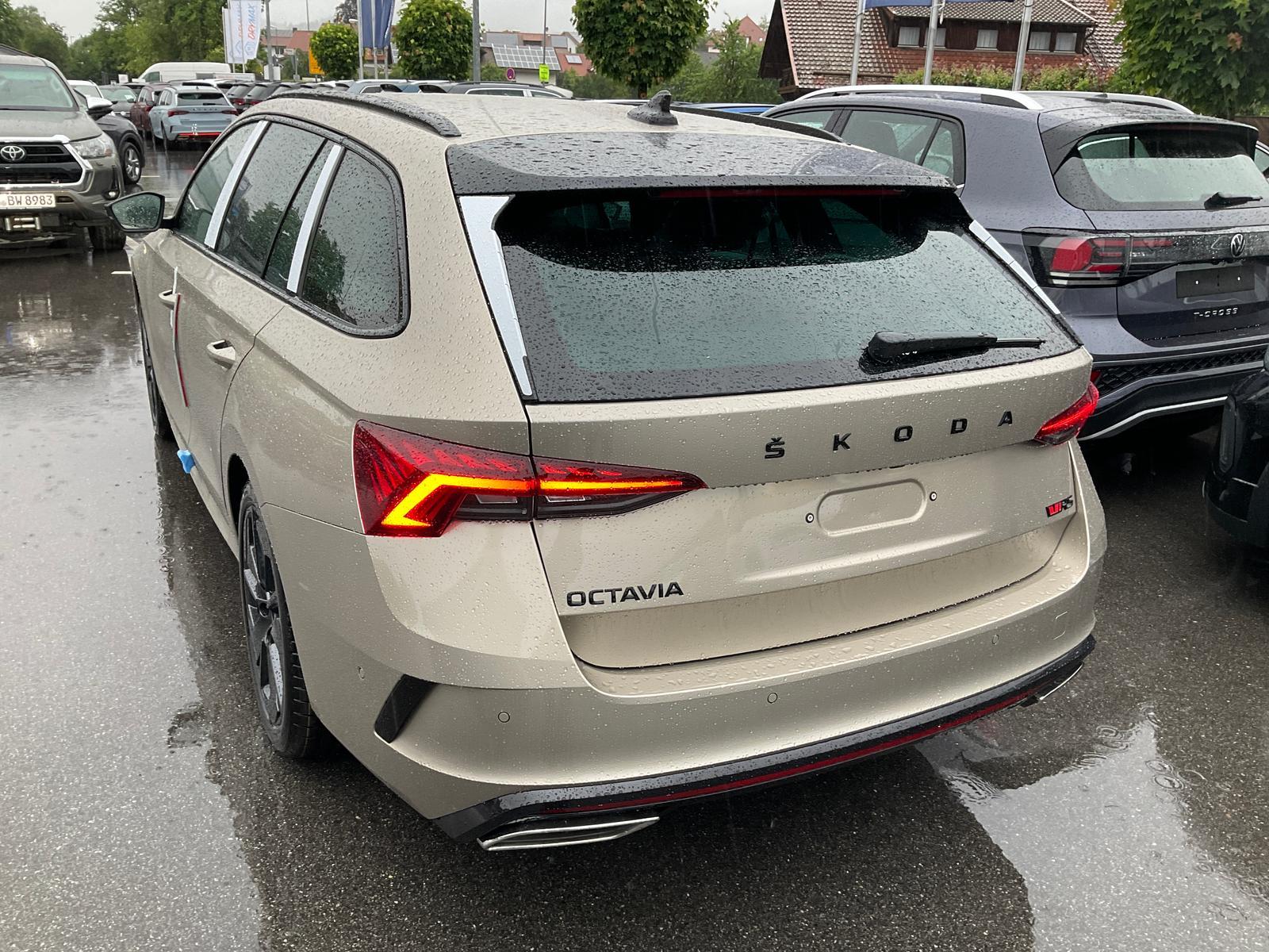 Skoda Octavia Combi RS 2.0 TSI DSG, Sonderlackierung, Teilleder, HUD ...