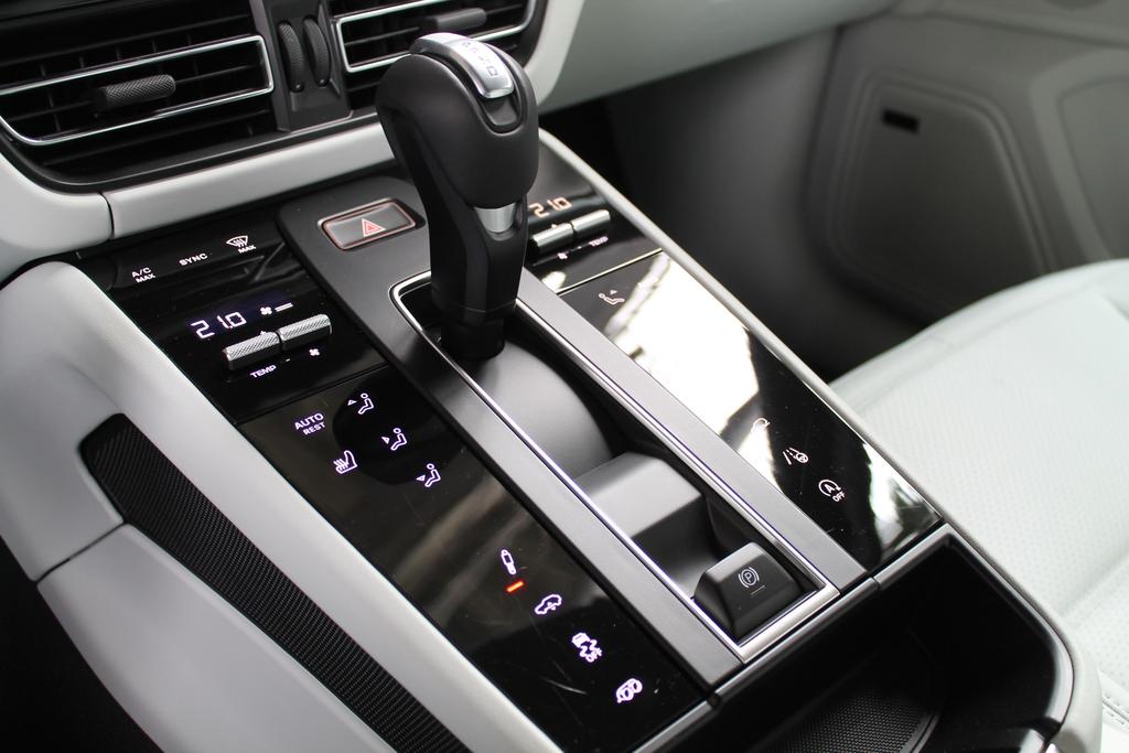 Porsche Macan GTS AHK ACC Standheizung Luftfederung » Reimport EU ...