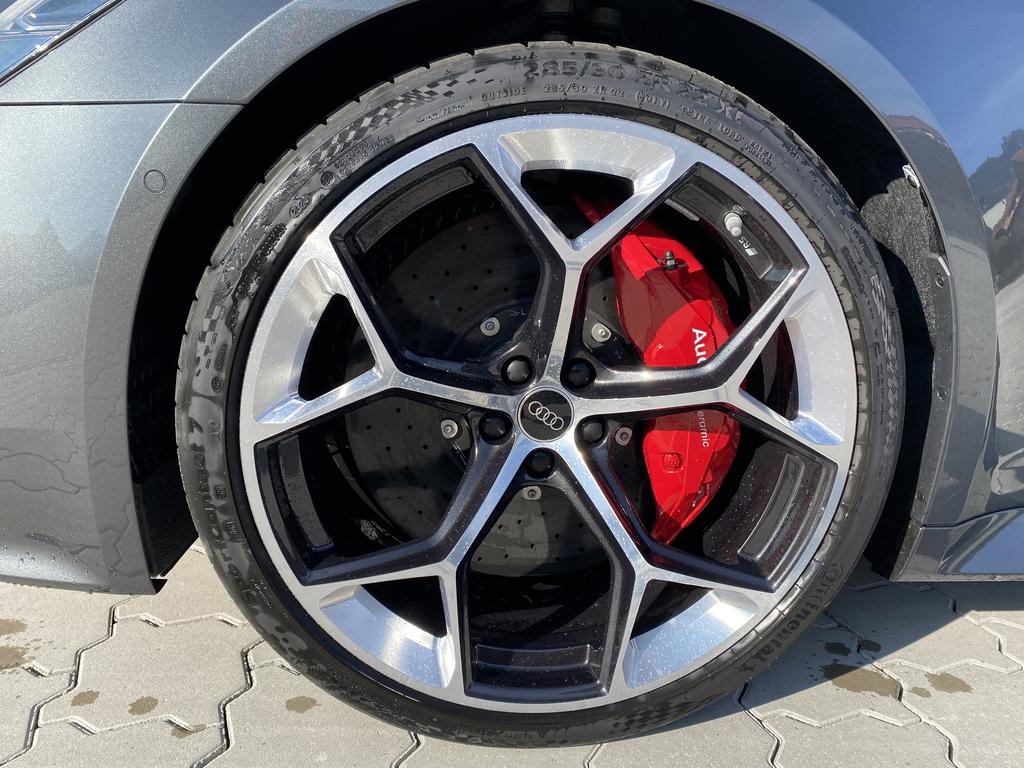 Audi RS6 Avant 4.0 quattro performance Keramik,22" LM,Pano,Standh ...