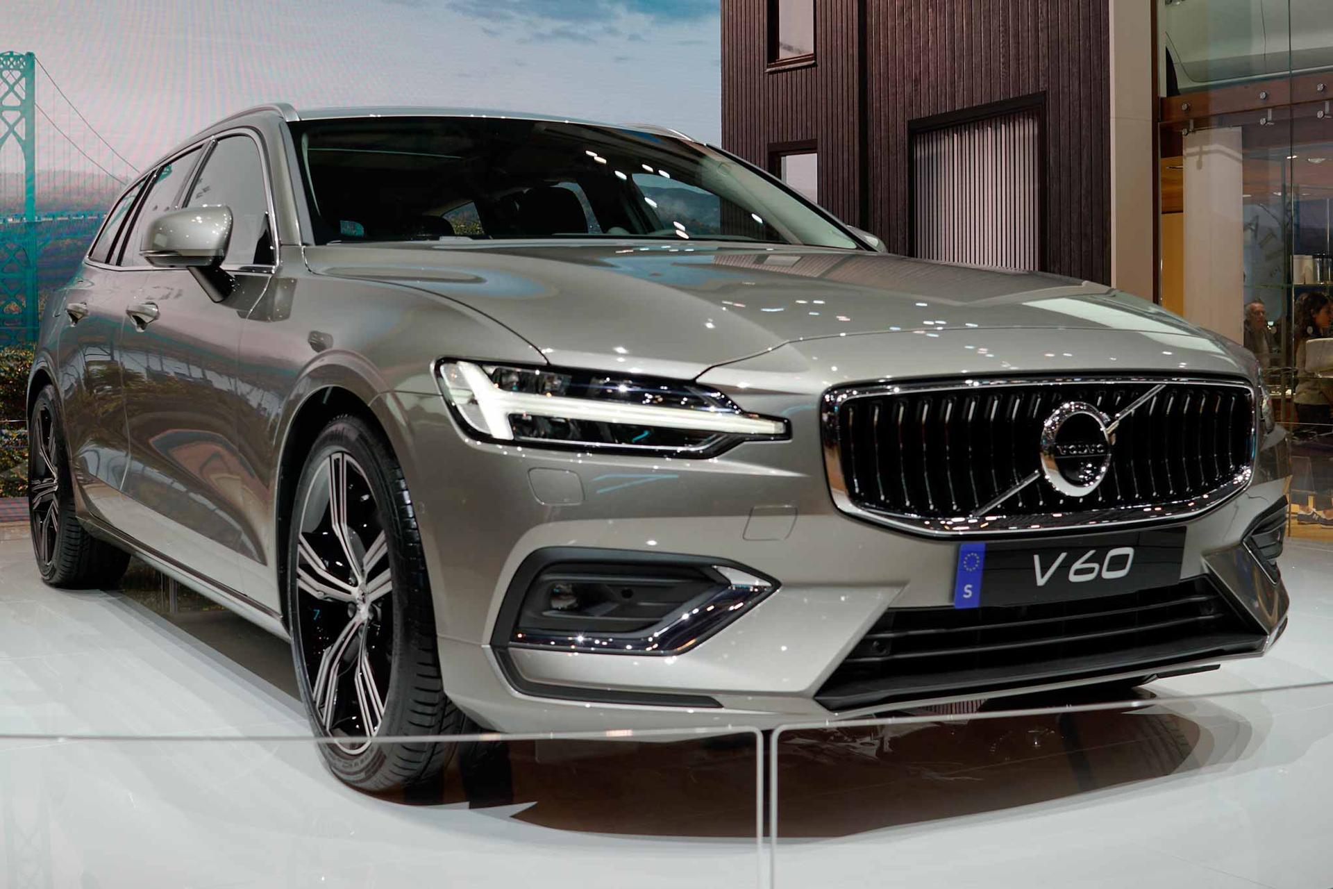 Volvo V60 B4 DCT Ultimate Dark ReStart AUTO Volvo V60 B4 DCT Ultimate Dark ReStart AUTO