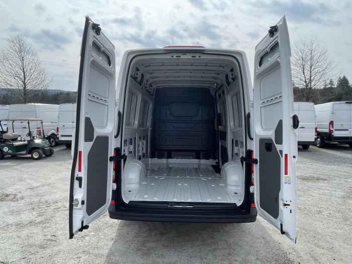 Volkswagen Crafter Kasten 35 L3H3 2.0 TDI 103 KW (140 PS) 6-Gang ...