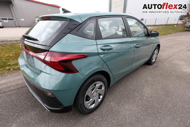 Hyundai i20 Select 1.2 MPI 79 Nav Kam PDC SmartL Klima - günstig online ...